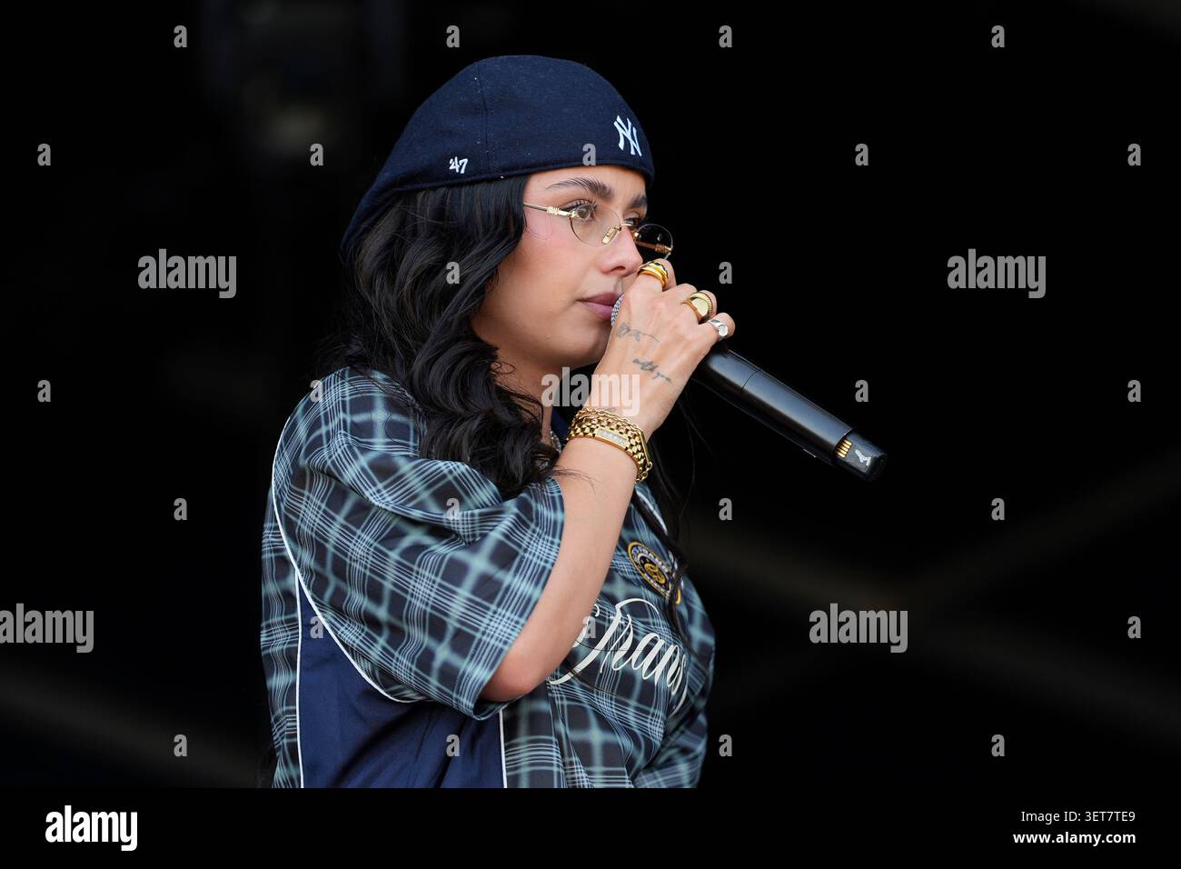 ROCK IN RIO LISBOA: Sofia Camara performing at Palco Super Bock on ...