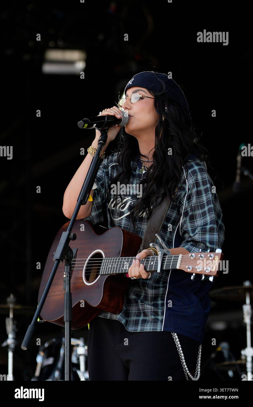 ROCK IN RIO LISBOA: Sofia Camara performing at Palco Super Bock on ...