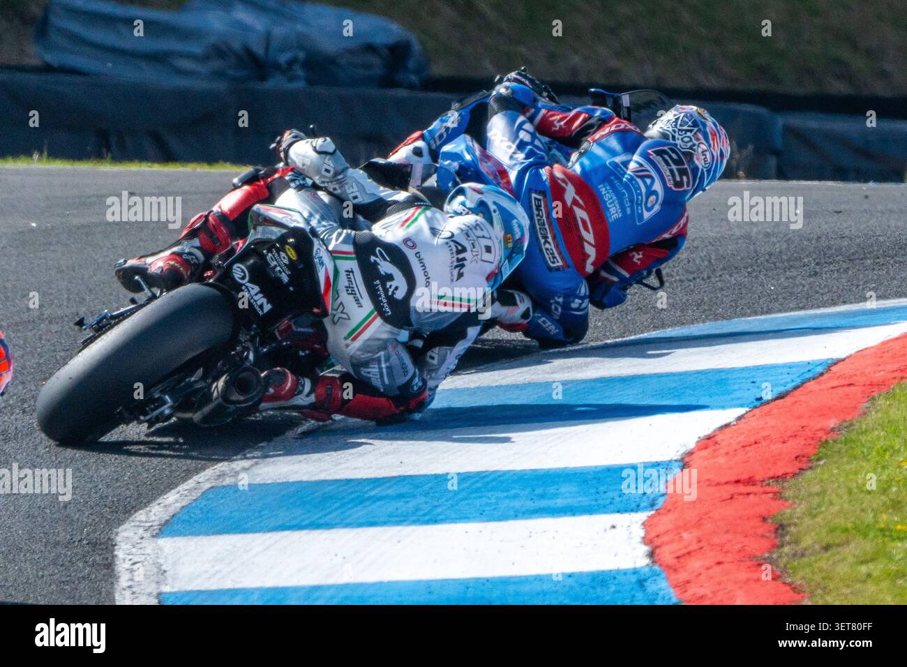 25 BROOKES Josh (aus), DAO Racing Honda, and 30 COOK Max (gbr), AJN ...