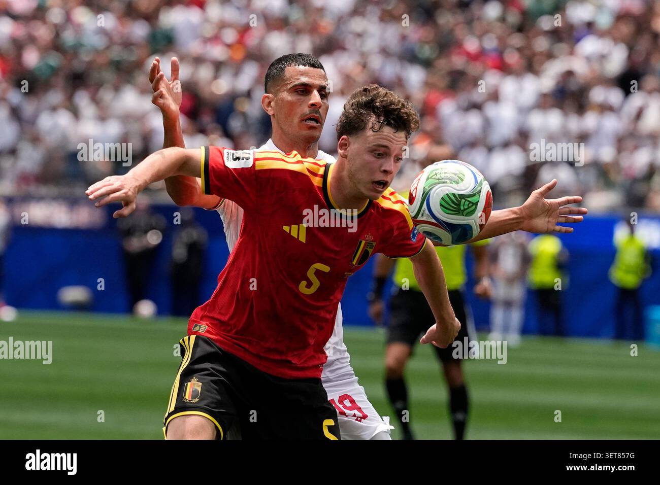 Belgium's Maxim De Cuyper (5), right, fights for the ball with Iran's ...