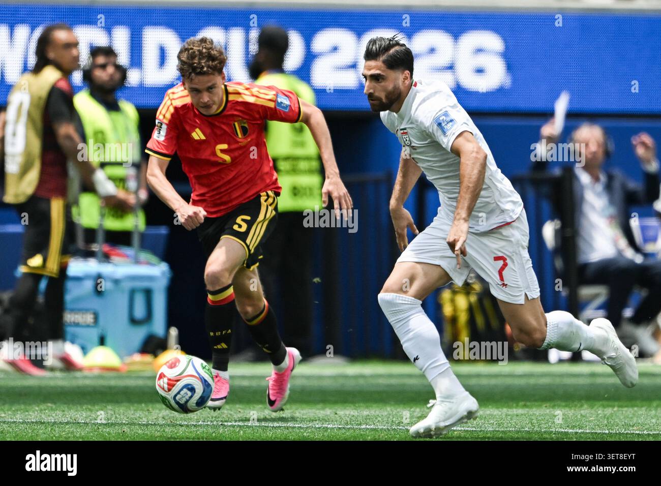 Alireza Jahanbakhsh of IR Iran (R) runs with the ball during a FIFA Men ...