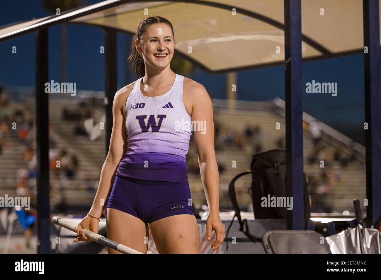 Hana Moll of Washington wins the women's pole vault with a height of 4 ...