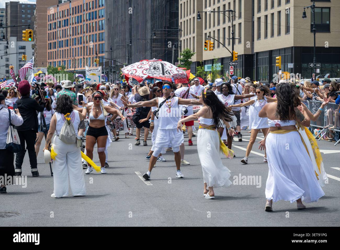 Dancers perform in the annual Mermaid Parade on Surf Ave at Coney ...