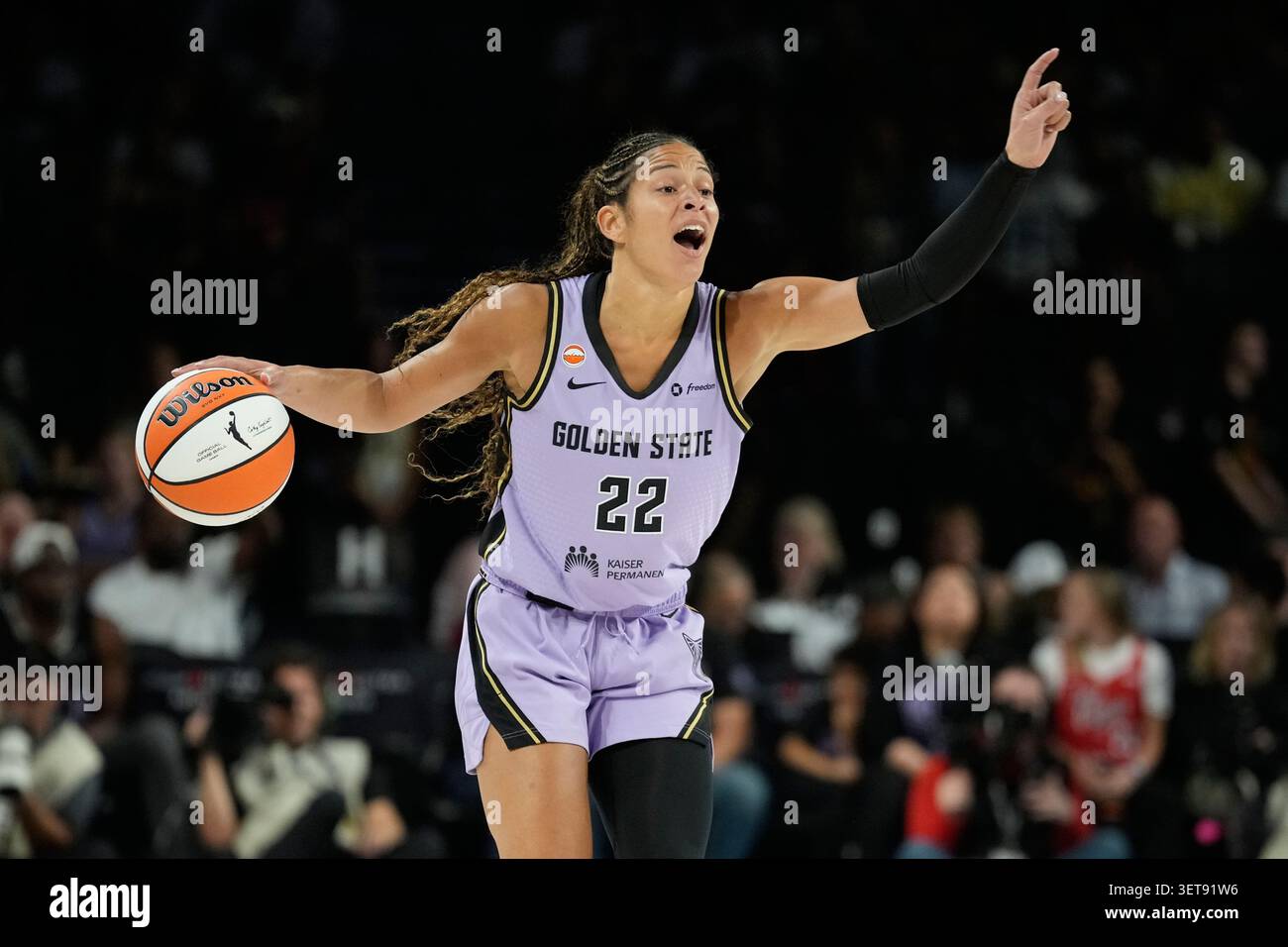 Golden State Valkyries guard Veronica Burton (22) plays against the Las ...