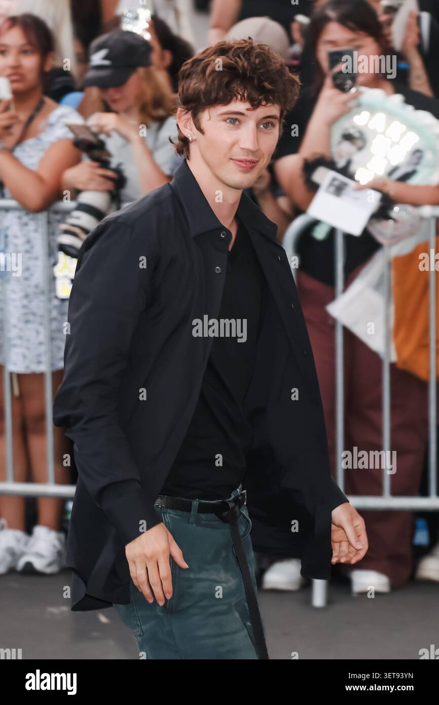 IPA85924192 - Milan, Milan Fashion Week Menswear Spring/Summer 2027 ...