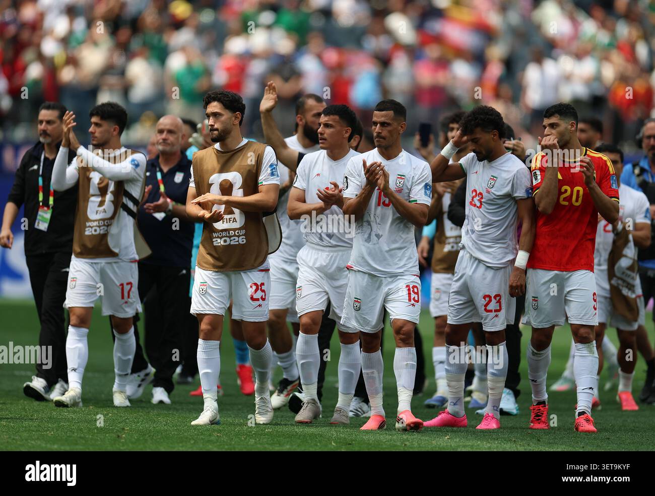 (260622) -- , June 22, 2026 (Xinhua) -- Players of Iran react after a ...