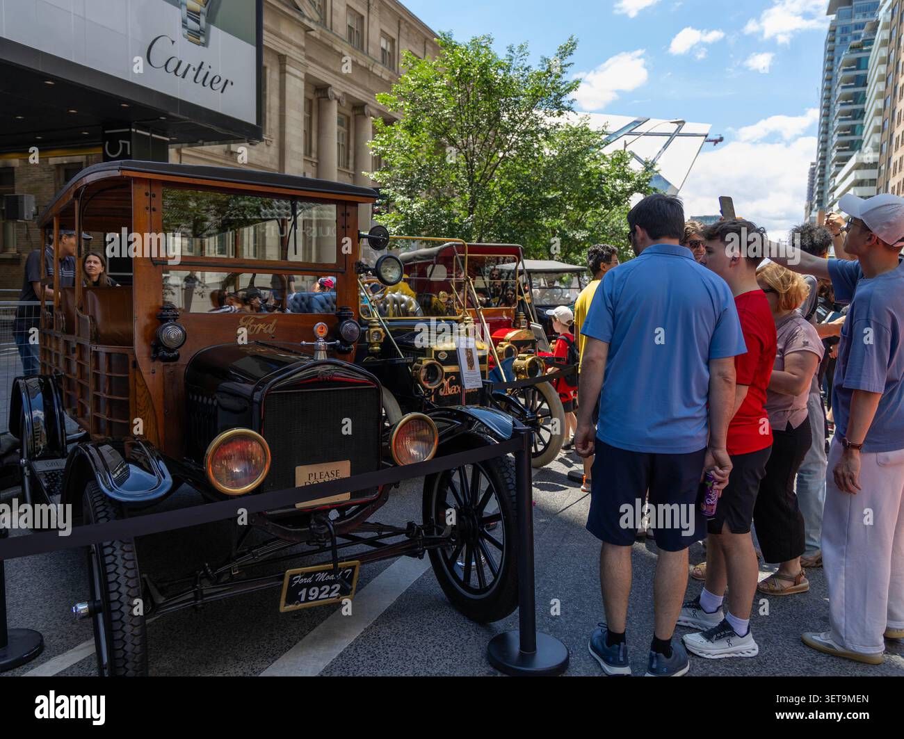 (260622) -- TORONTO, June 22, 2026 (Xinhua) -- People visit the 2026 ...