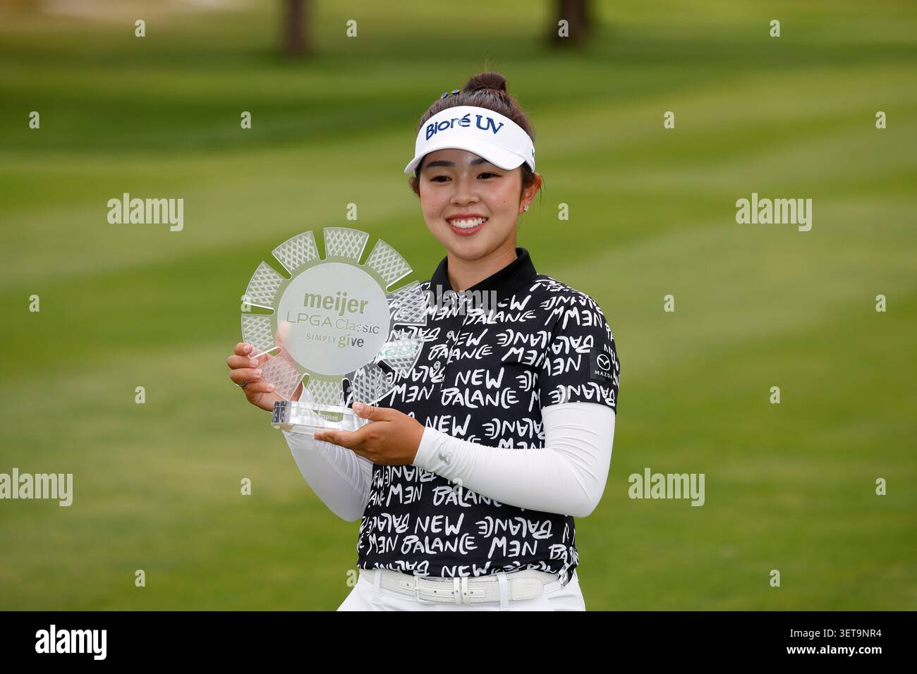 Miyu Yamashita, of Japan, holds her trophy after winning the Meijer ...