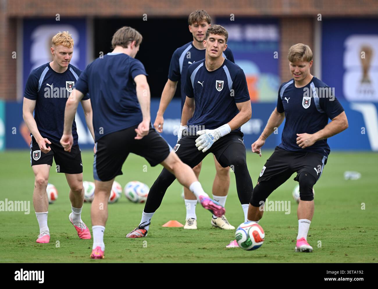 (260622) -- DALLAS, June 22, 2026 (Xinhua) -- Players of Austria attend ...