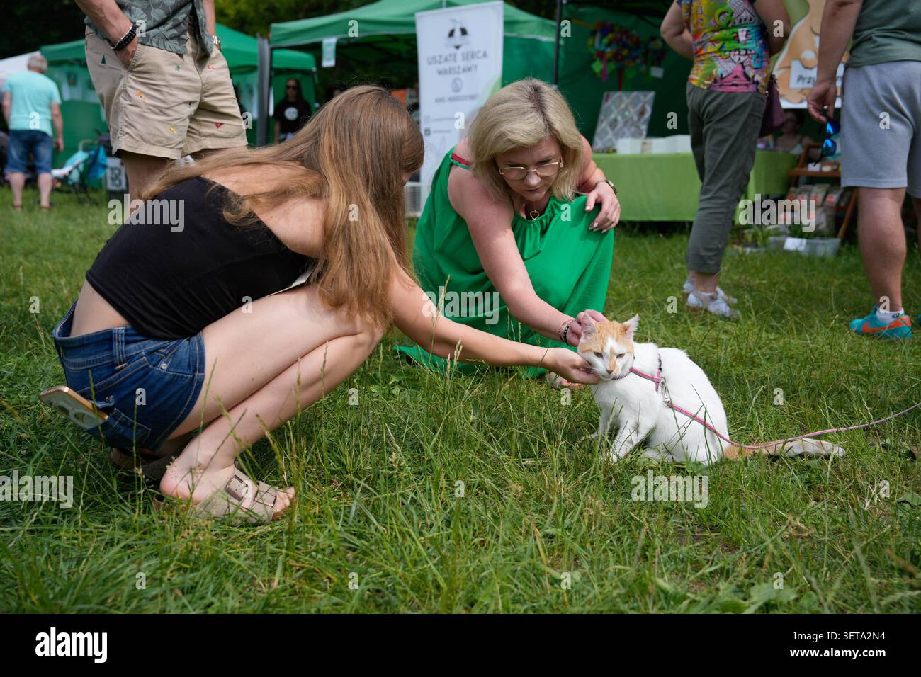 (260622) -- WARSAW, June 22, 2026 (Xinhua) -- People attend an event ...