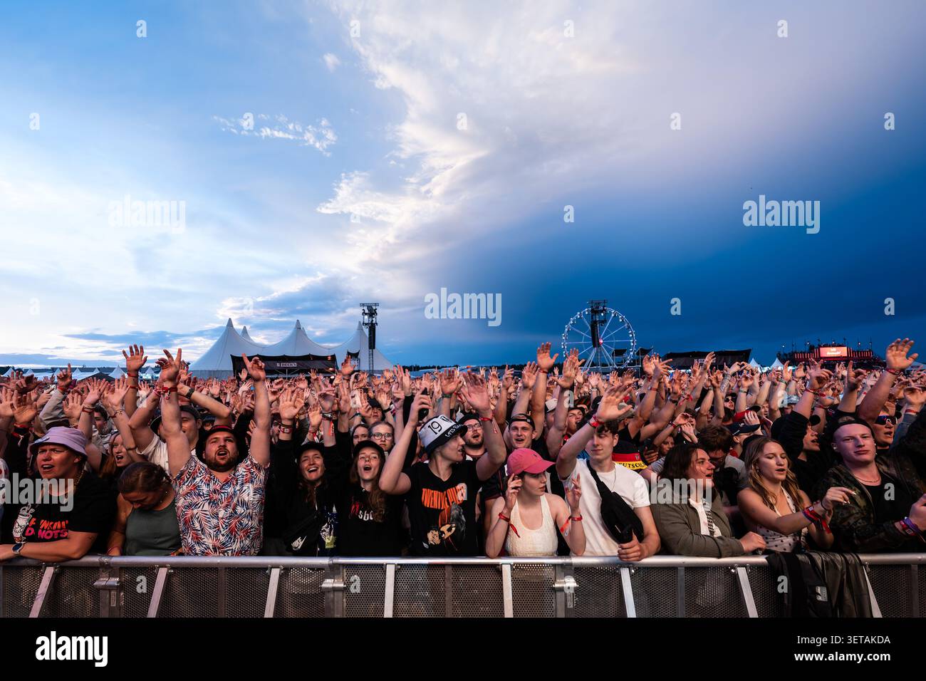 21 June 2026, Baden-Württemberg, Neuhausen ob Eck: Festivalgoers watch ...