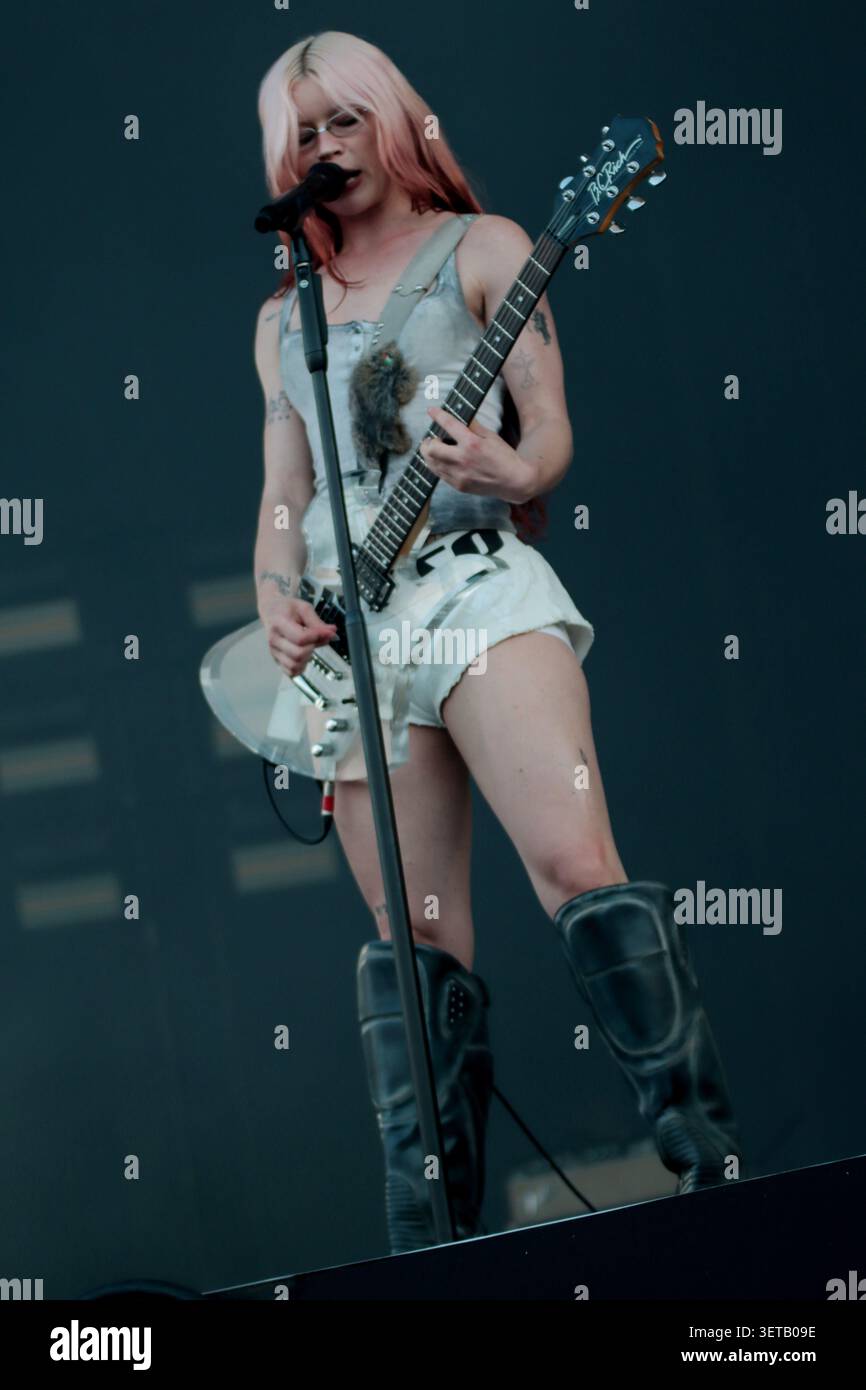 Wet Leg performs at the Isle of Wight Festival 2026 - Seaclose Park ...