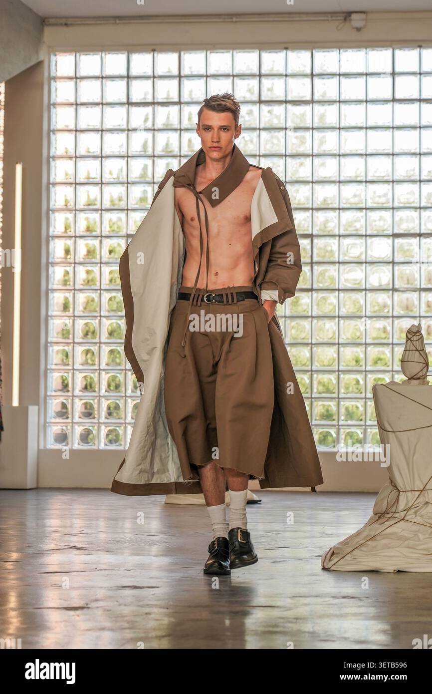 IPA85918601 - Milan, Milan Men’s Fashion Week Spring/Summer 2027 - Men ...