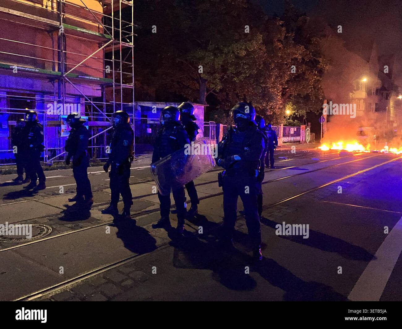 21 June 2026, Saxony, Leipzig: Police officers stand in front of a ...