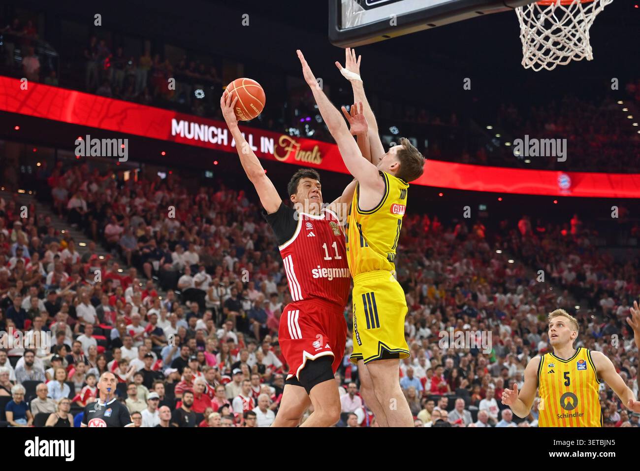 VLADIMIR LUCIC (FCB), Moses WOOD (Berlin). Action, duel. Basketball BBL ...