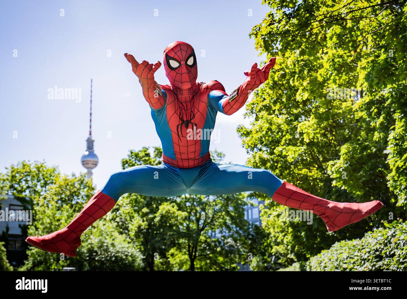 dpatop - 22 June 2026, Berlin: A Spider-Man actor is jumping in Jacob ...