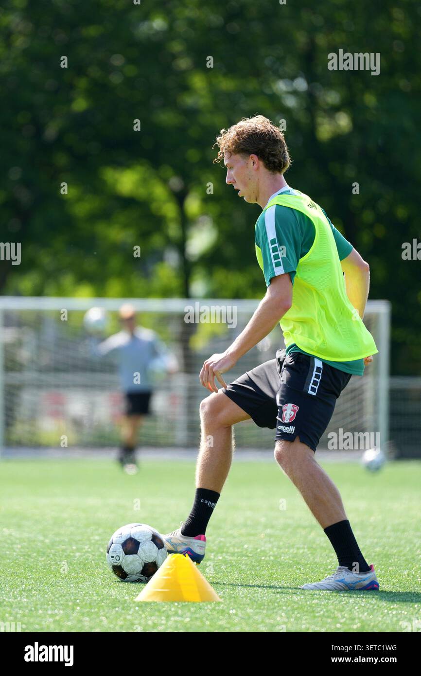 Dordrecht - Senne Vugts of FC Dordrecht during the first training of ...