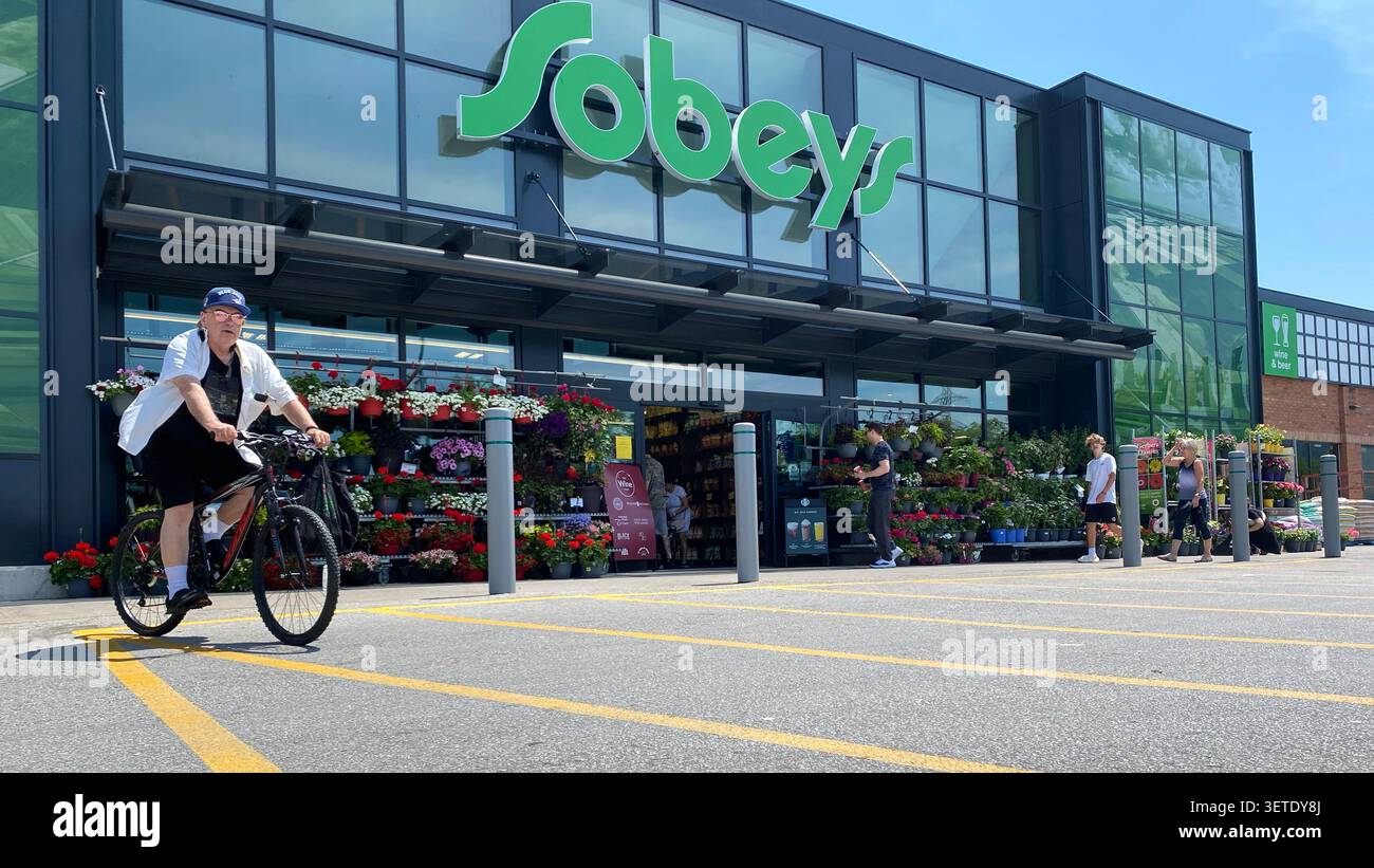 Shoppers at a west-end Toronto Sobeys grocery store, Sunday, June 26 ...