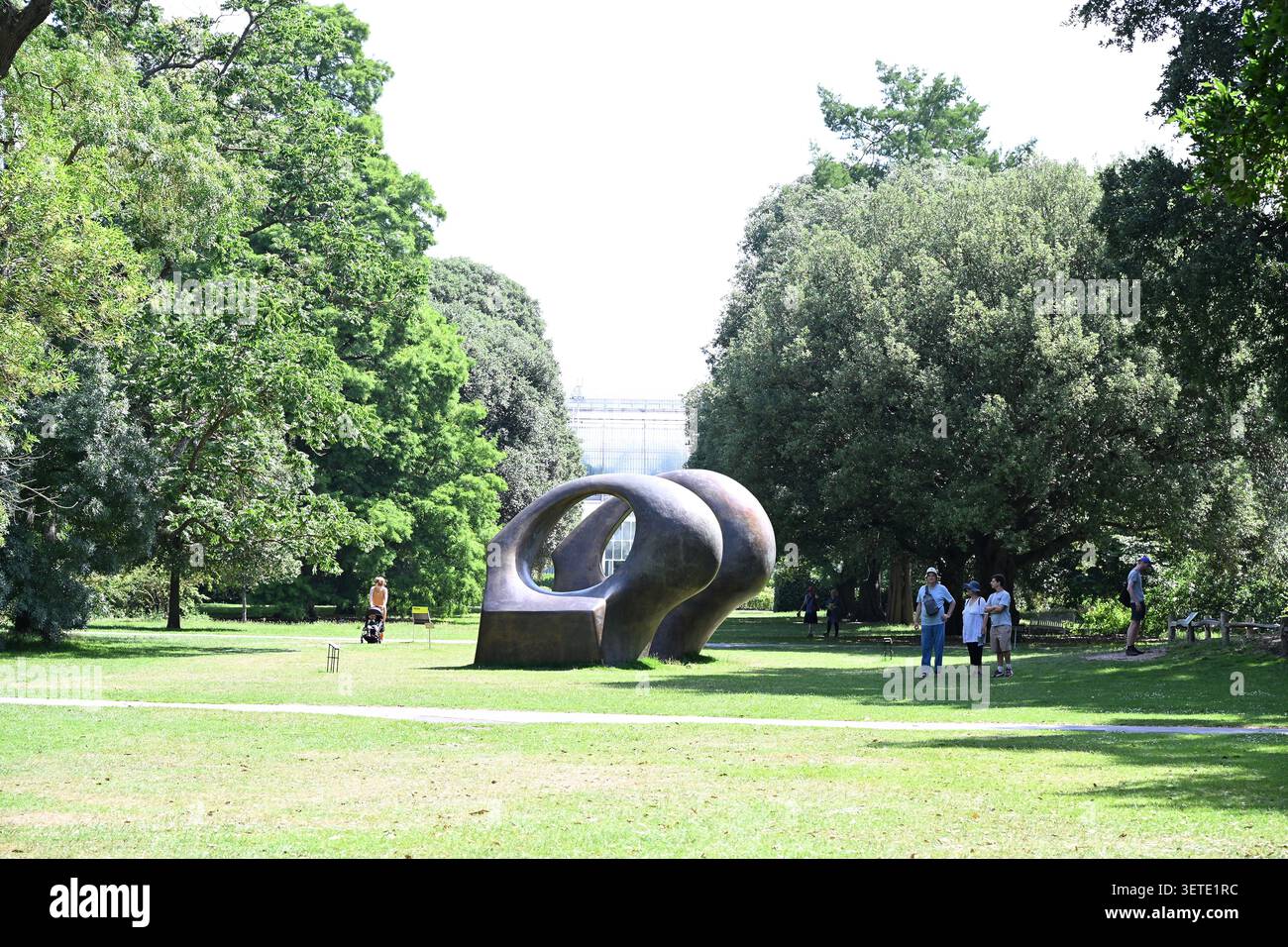 Set across Kew's iconic landscapes and world-renowned botanical ...