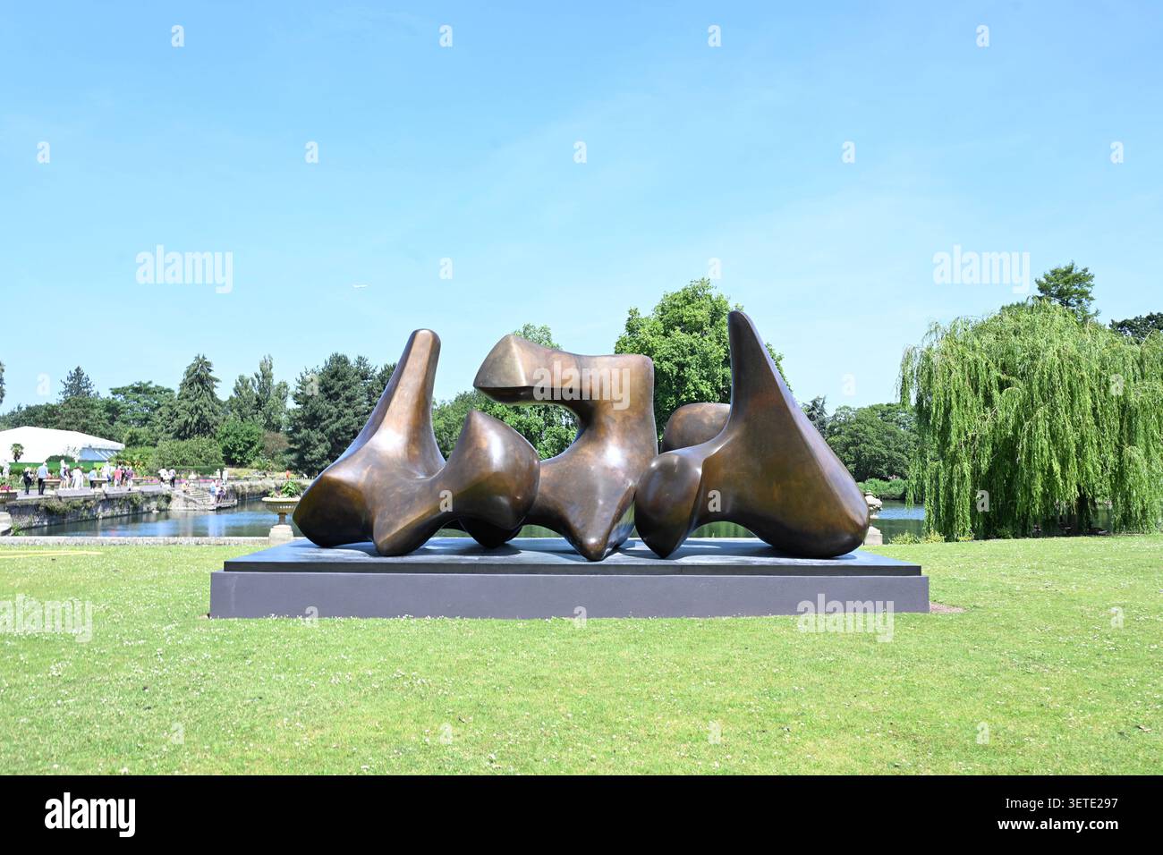 Set across Kew's iconic landscapes and world-renowned botanical ...