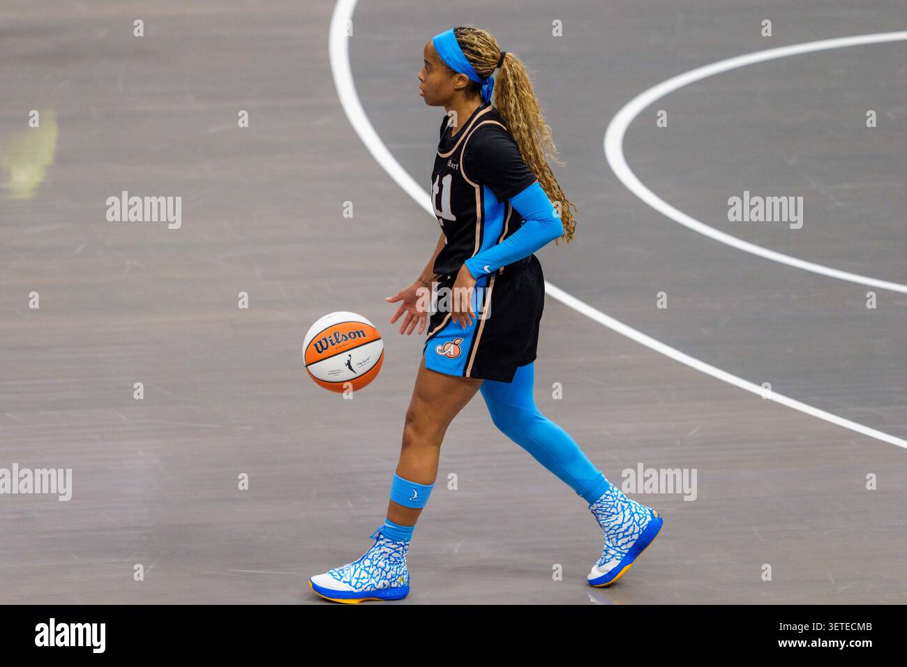 ATLANTA, GA - JUNE 20: Jordin Canada #3 of the Atlanta Dream dribbles ...