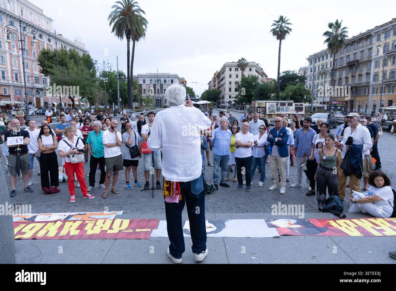 IPA85945385 - Pietro Orlandi during the sit-in at Piazza Risorgimento ...