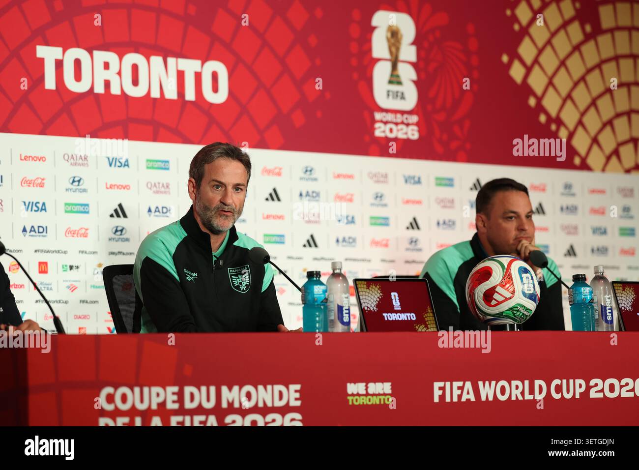 (260623) -- TORONTO, June 23, 2026 (Xinhua) -- Thomas Christiansen (L ...
