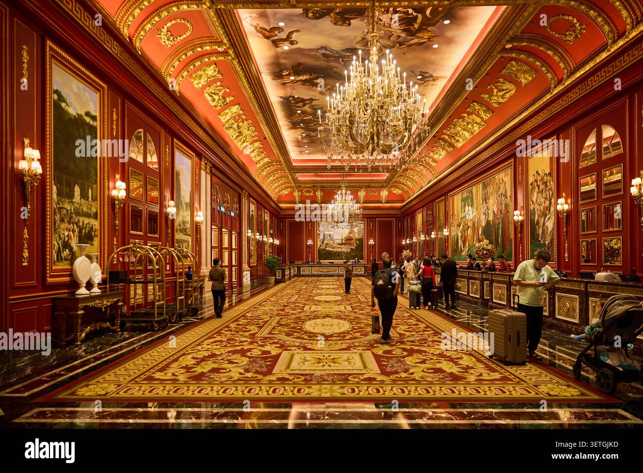 The hotel main lobby at The Parisian, Macau Stock Photo - Alamy