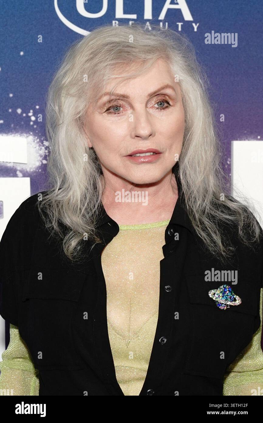 Deborah Harry at arrivals for SUPERGIRL Premiere, The Plaza at 300 ...