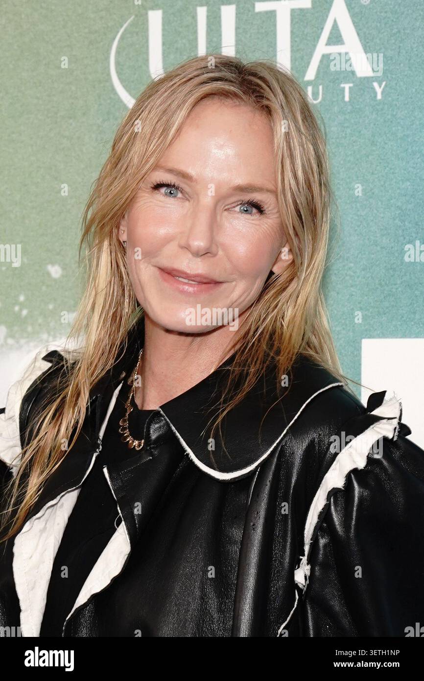 Kelli Giddish at arrivals for SUPERGIRL Premiere, The Plaza at 300 ...