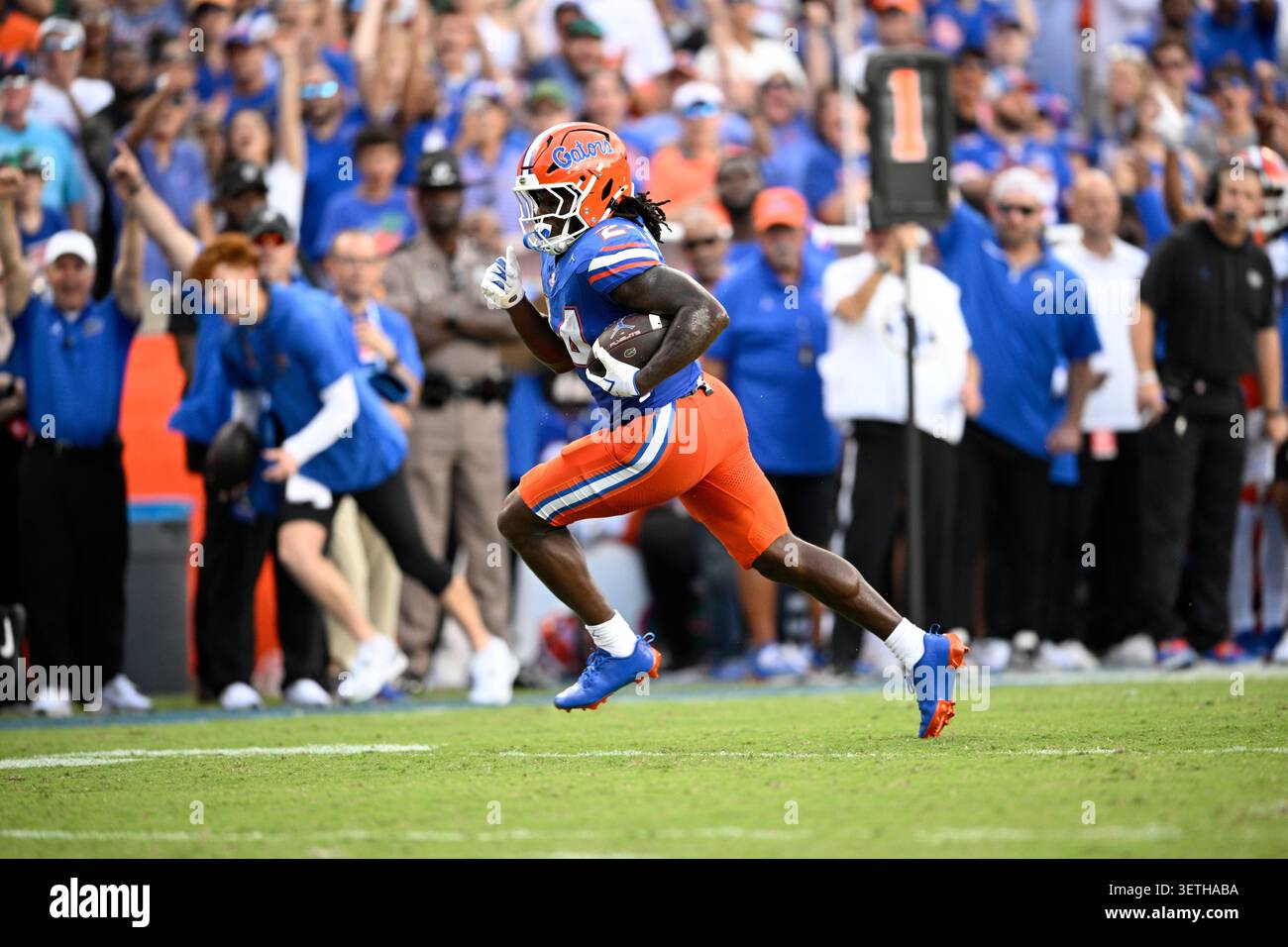 Florida running back Ja'Kobi Jackson (24) rushes for a touchdown during ...