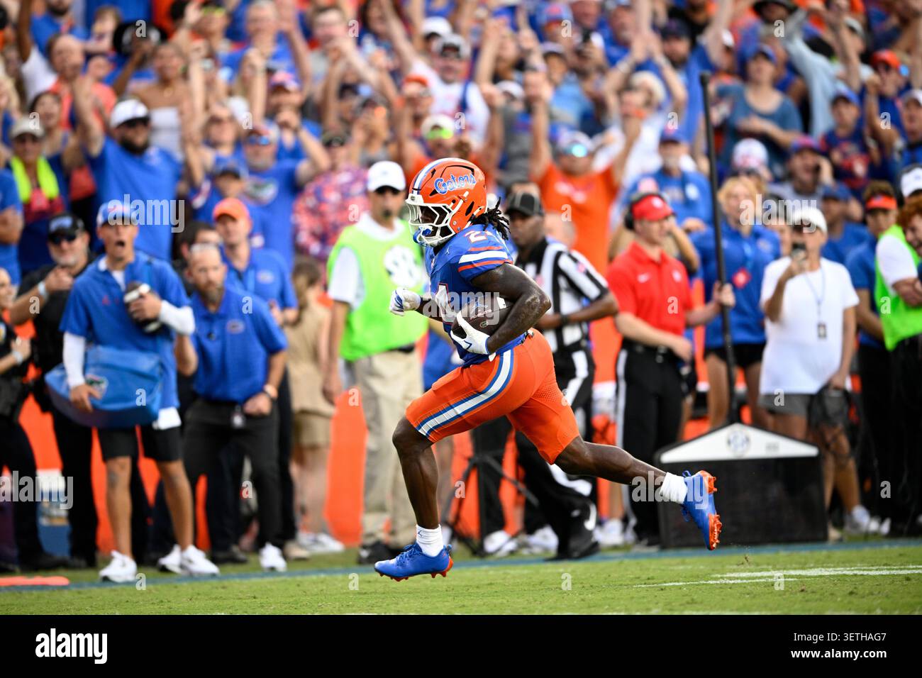 Florida running back Ja'Kobi Jackson (24) rushes for a touchdown during ...