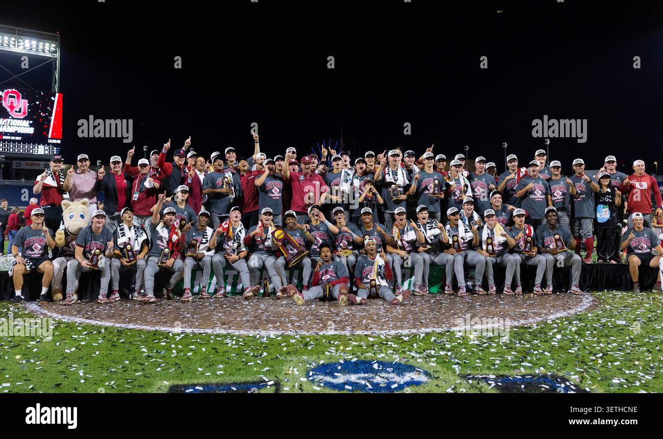Oklahoma poses for photos following their victory over North Carolina ...