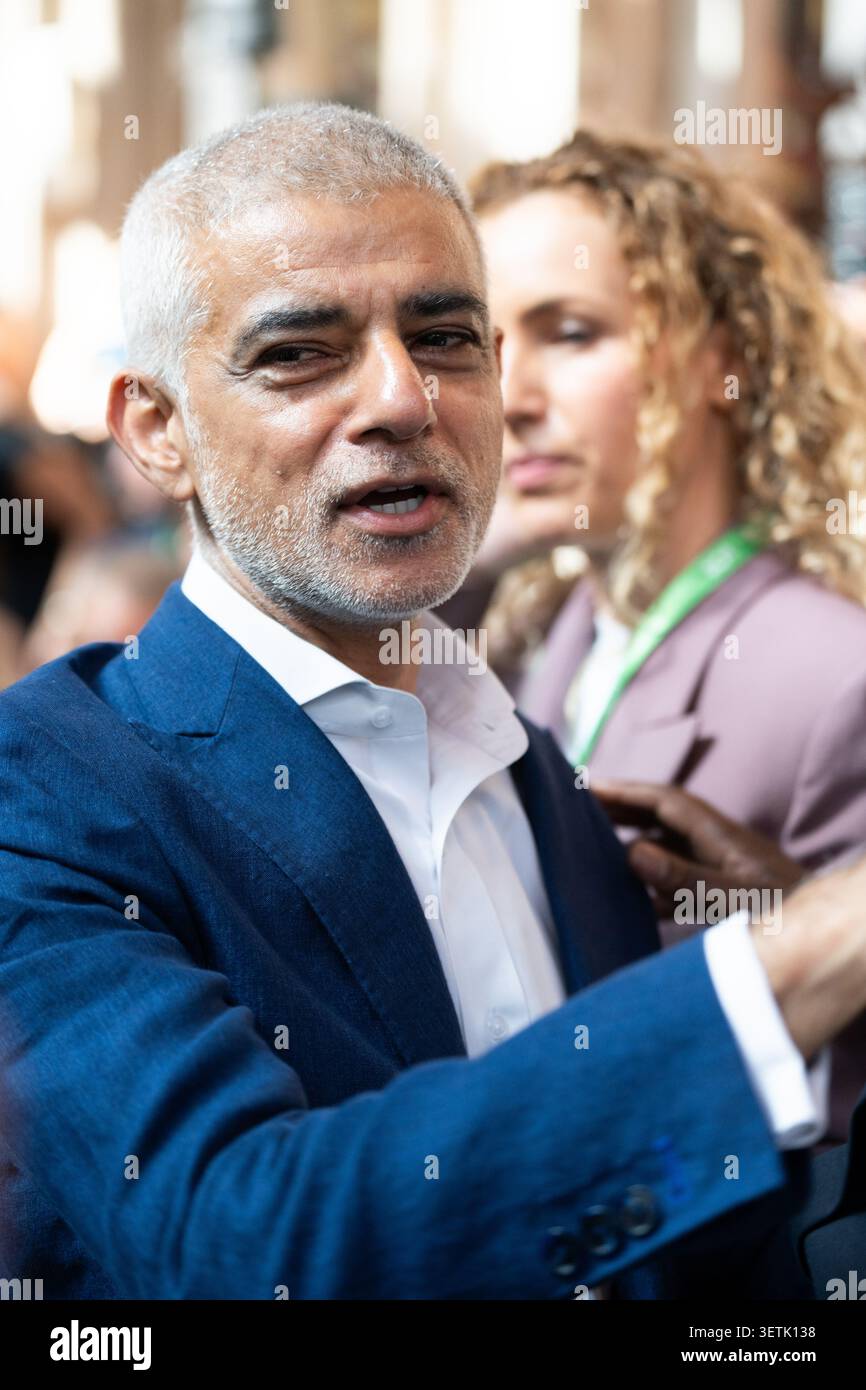 Sir Sadiq Khan at the Climate and Energy Crises Bloomberg ...