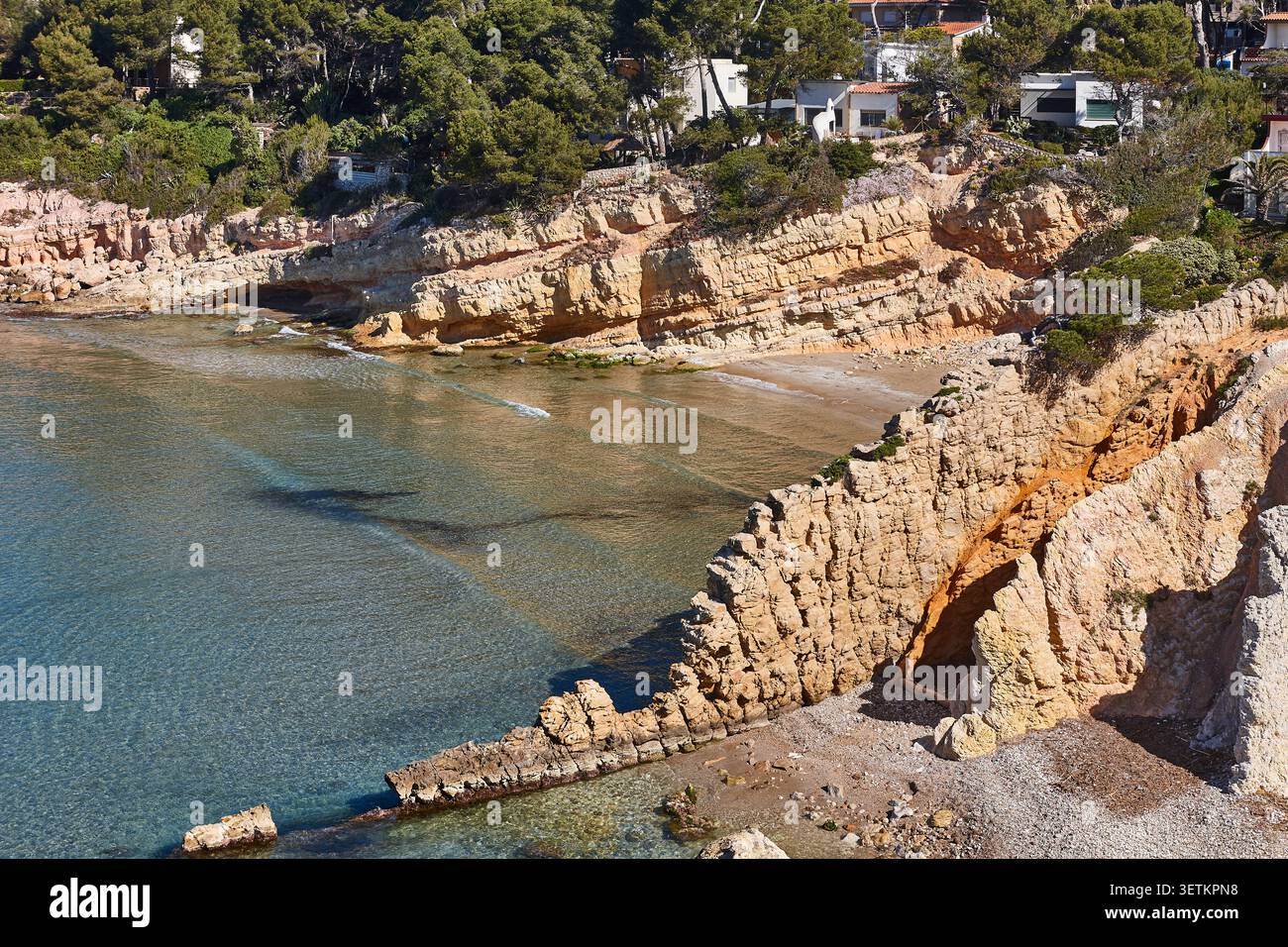 Picturesque mediterranean beach. Penya tallada, Salou. Tarragona ...