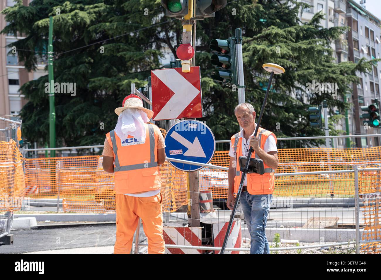 IPA85971913 - Milan: Extreme Heat and Workers on the Job Under the Sun ...
