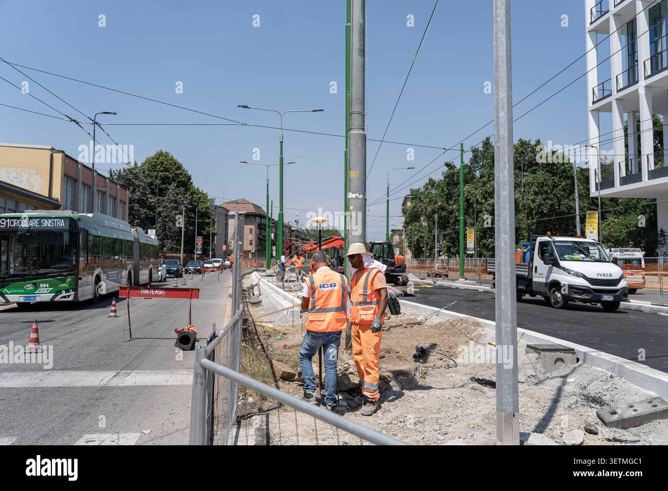 IPA85971940 - Milan: Extreme Heat and Workers on the Job Under the Sun ...