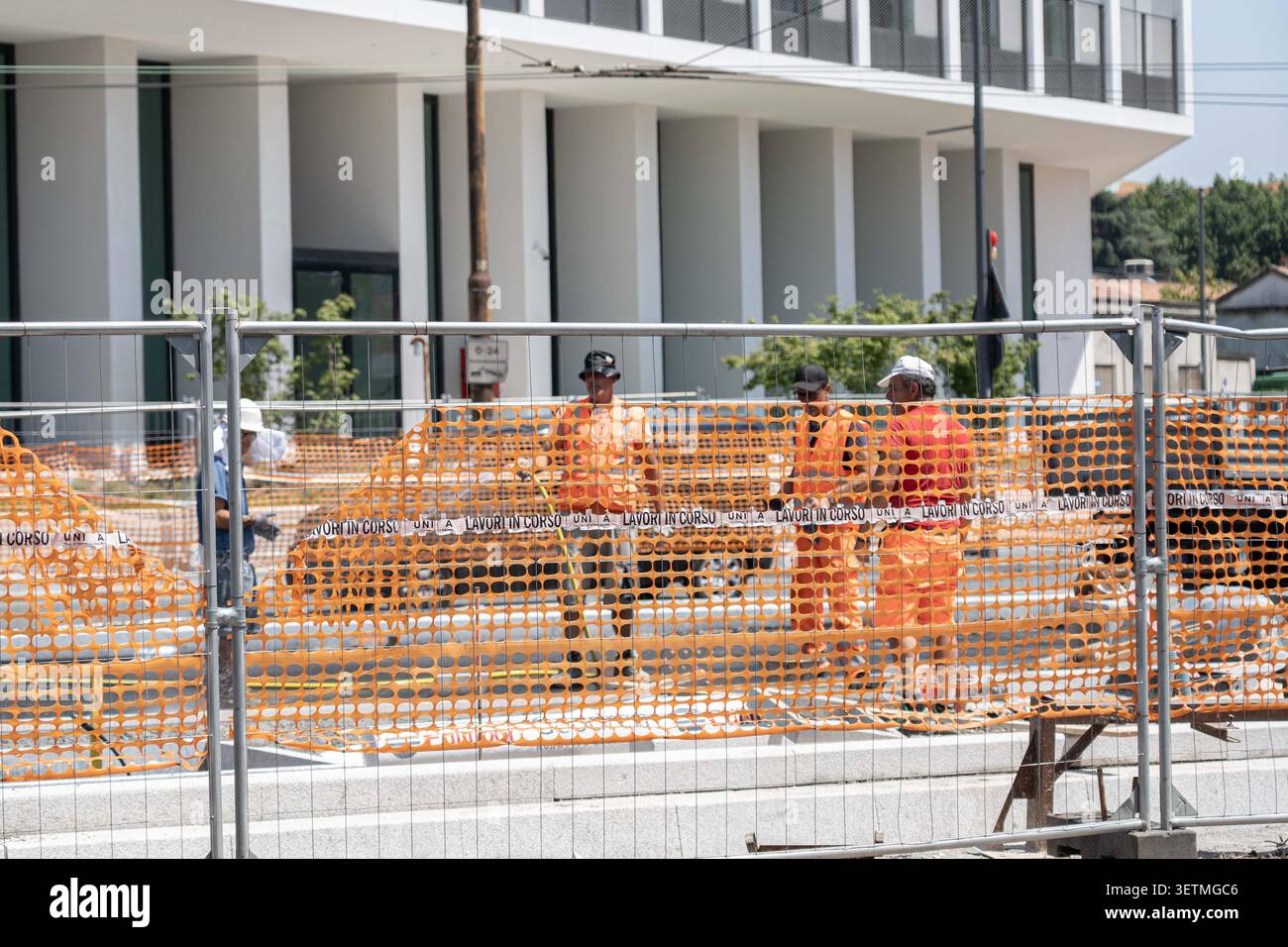 IPA85971947 - Milan: Extreme Heat and Workers on the Job Under the Sun ...