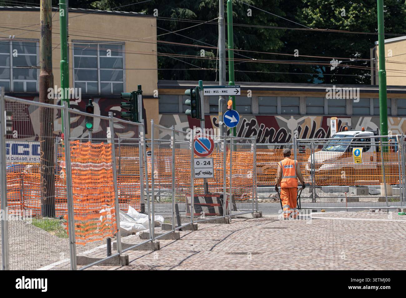 IPA85971932 - Milan: Extreme Heat and Workers on the Job Under the Sun ...