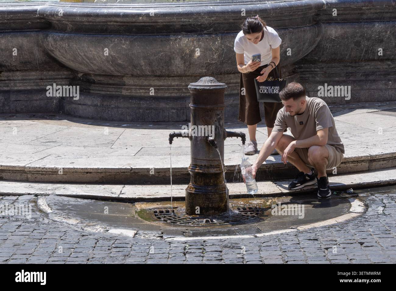 IPA85973494 - Tourists in Piazza del Pantheon seek relief from the heat ...