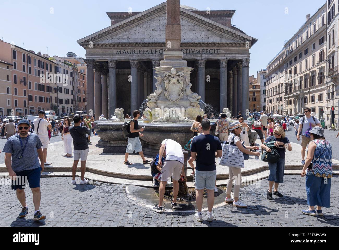 IPA85973498 - Tourists near the Pantheon Fountain seek relief from the ...