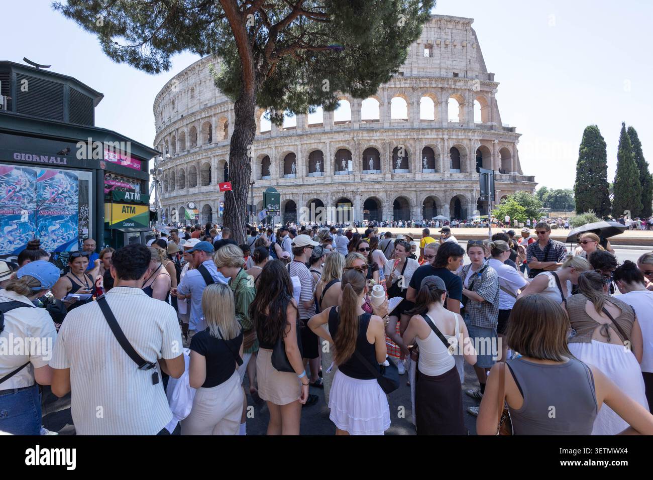 IPA85973543 - Tourists seek shade near the Colosseum in Rome Stock ...