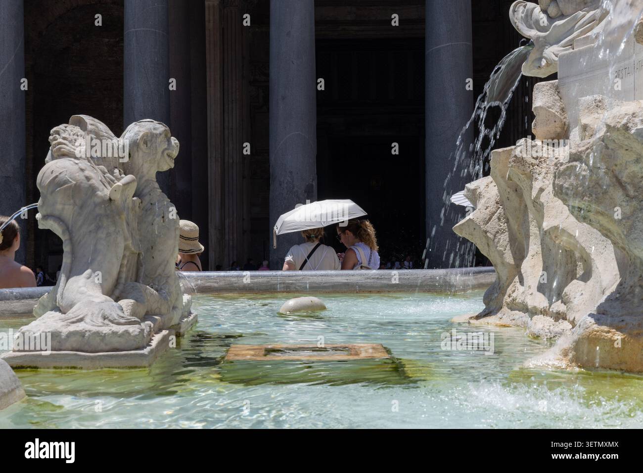 IPA85973499 - Tourists near the Pantheon Fountain seek relief from the ...