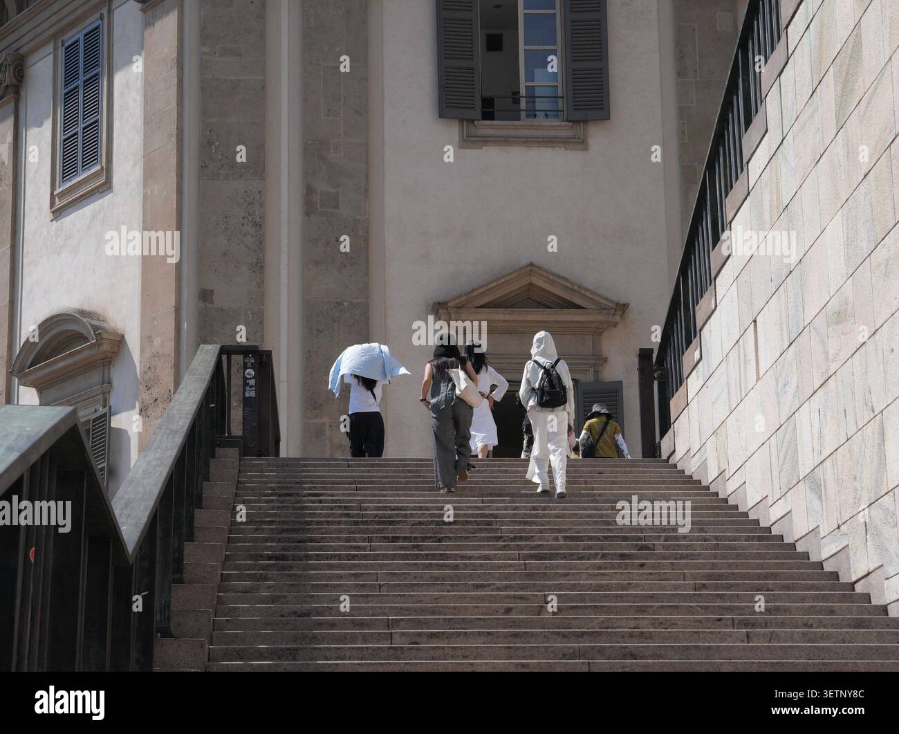 IPA85978160 - Milan, June 23, 2026—The heat wave continues in Milan due ...