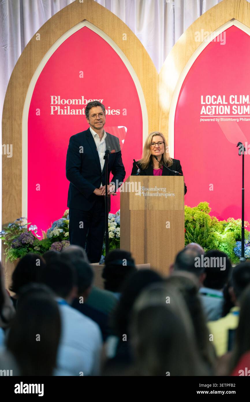 Lord Mayor Nick Reece and Mayor Kate Gallego speak during the Local ...