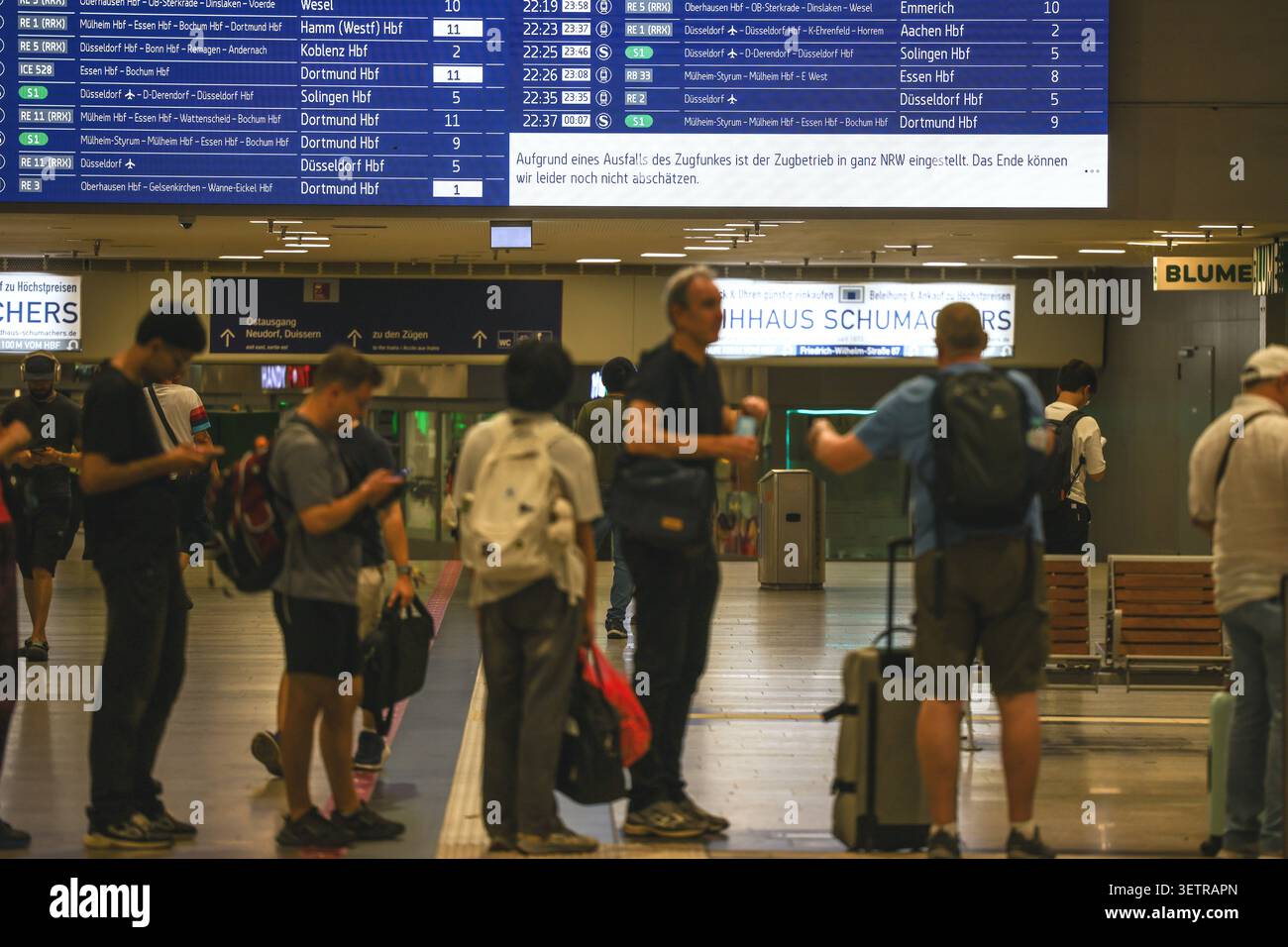 23 June 2026, North Rhine-Westphalia, Duisburg: Passengers are waiting ...