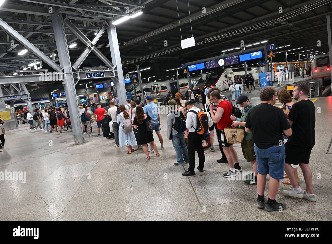 23 June 2026, Bavaria, Munich: Passengers are standing in line at the ...