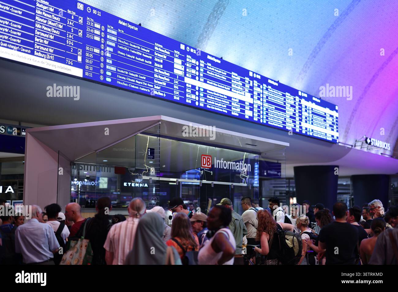 23 June 2026, North Rhine-Westphalia, Cologne: Travelers waiting in ...