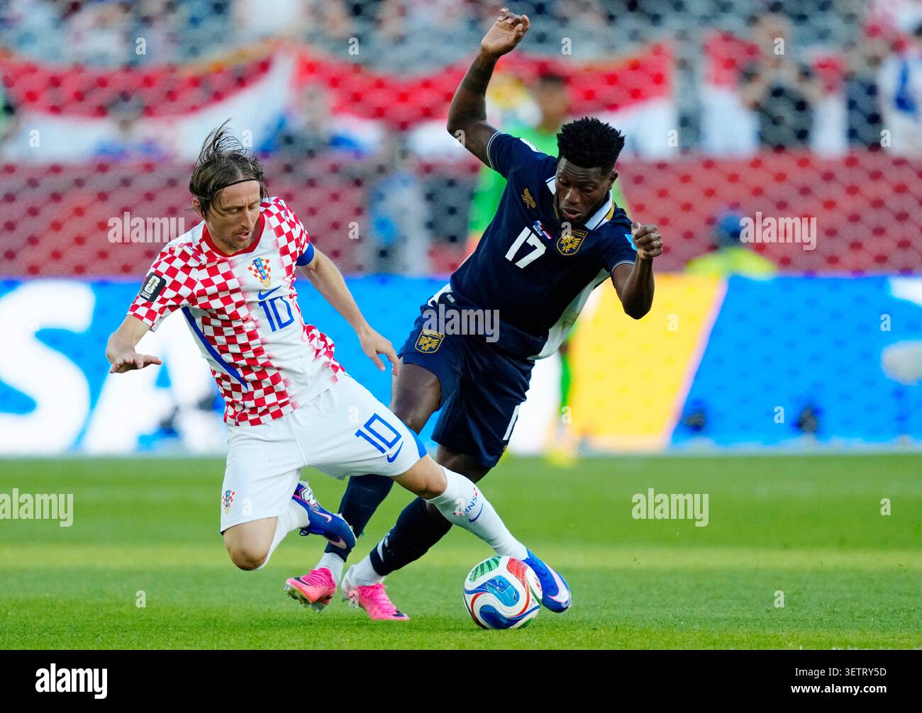 Panama's Jose Fajardo (17) and Croatia's Luka Modric (10) vie for the ...