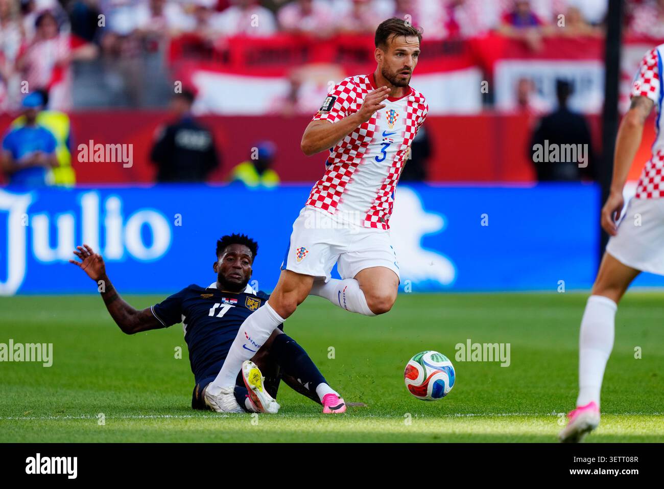 Panama's Jose Fajardo (17) tries to tackle Croatia's Marin Pongracic (3 ...